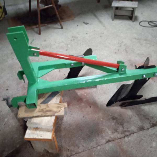 Plug za mali traktor