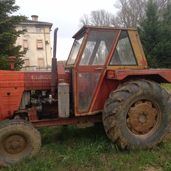 TRAKTOR IMT 560