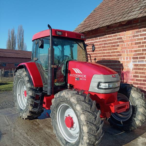 Traktor mccormick 115